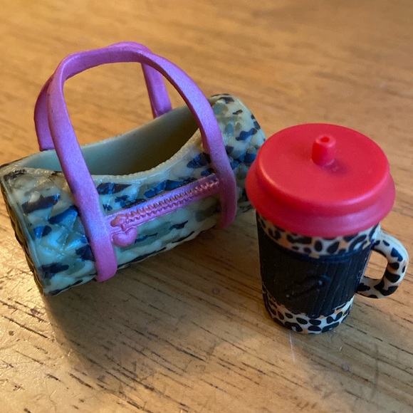 L.O.L. Surprise! | Toys | Lol Surprise Dolls Camo Bag Purse Jet Set Qt ...